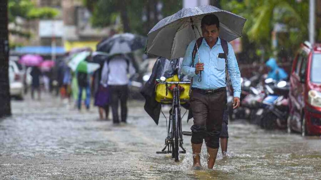Mumbai Braces for Heavy Rains, Red Alert Issued for Parts of Maharashtra